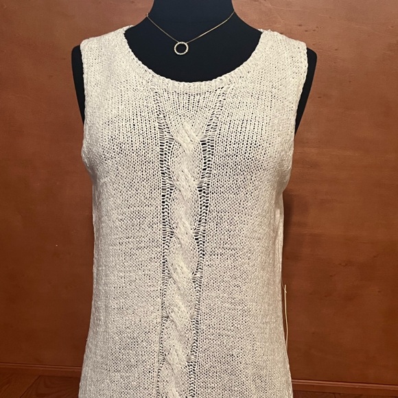Cyrus | Sweaters | Cyrus Sleeveless Sweater Top White Summerevening ...